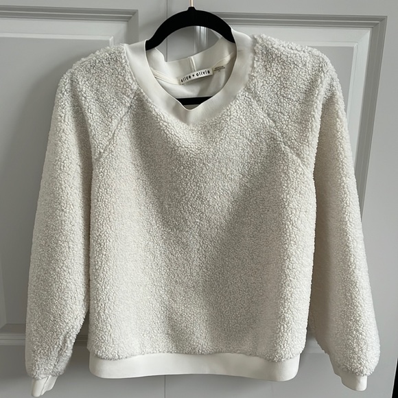 Alice + Olivia | Tops | Alice Olivia Calvin Sweatshirt Womens White ...